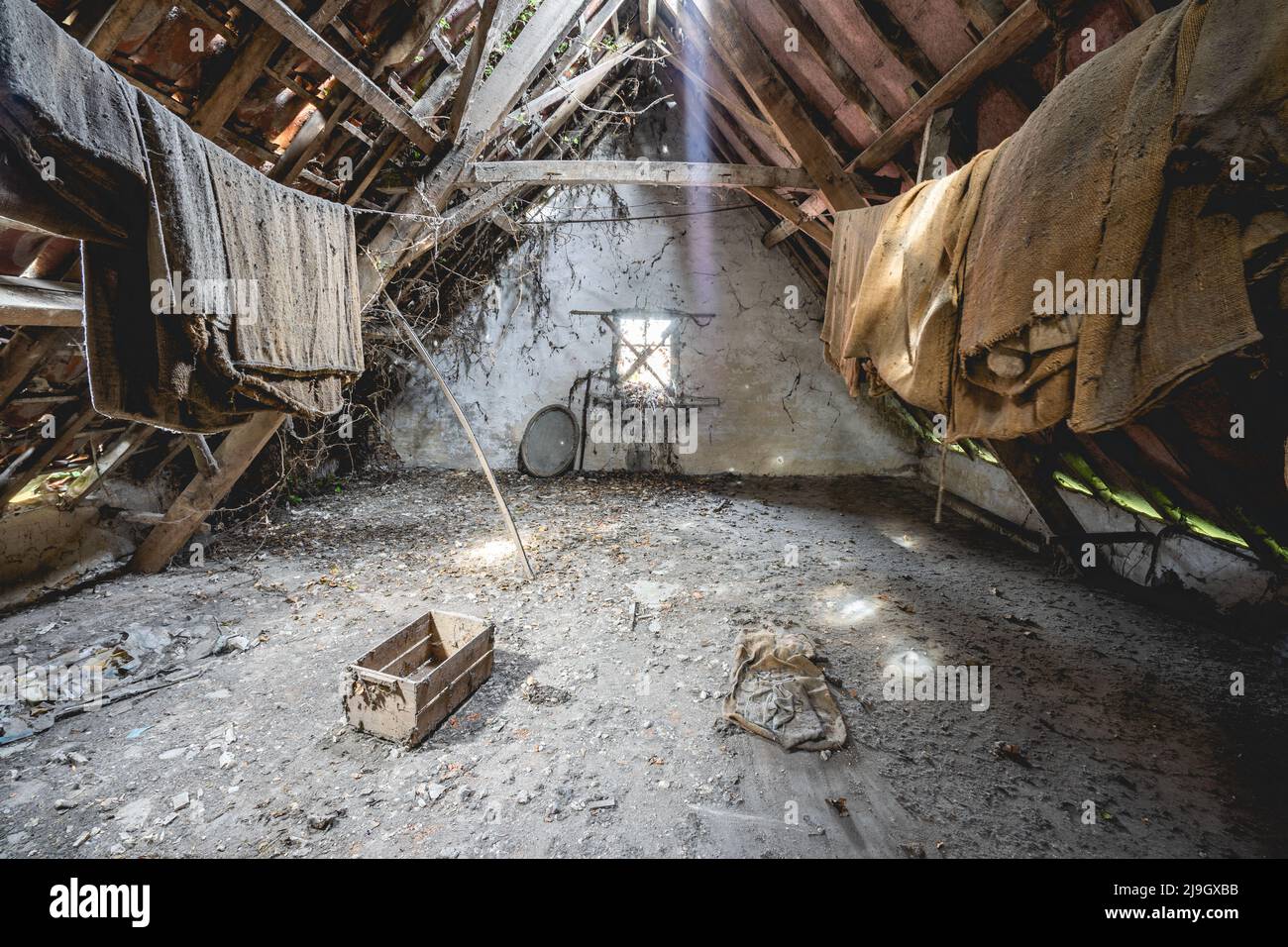 Inside old abandoned farm house hi-res stock photography and images - Alamy