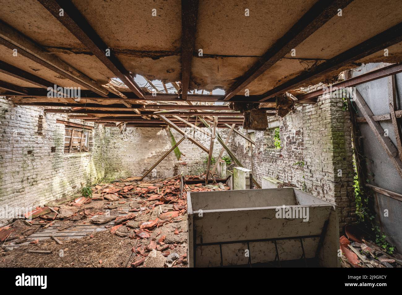 Inside old abandoned farm house hi-res stock photography and images - Alamy