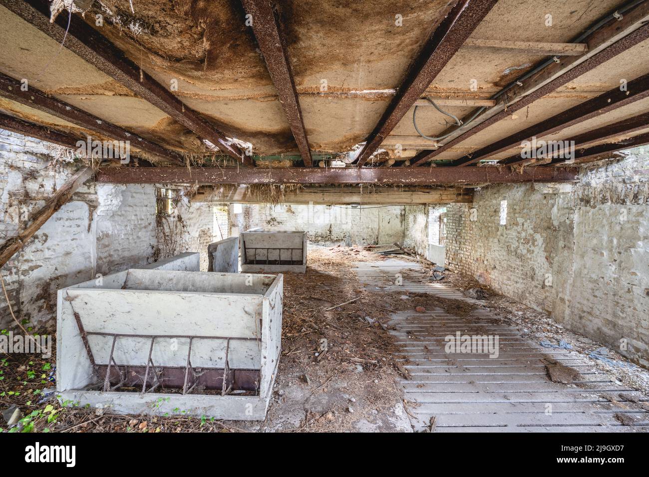 Inside old abandoned farm house hi-res stock photography and images - Alamy