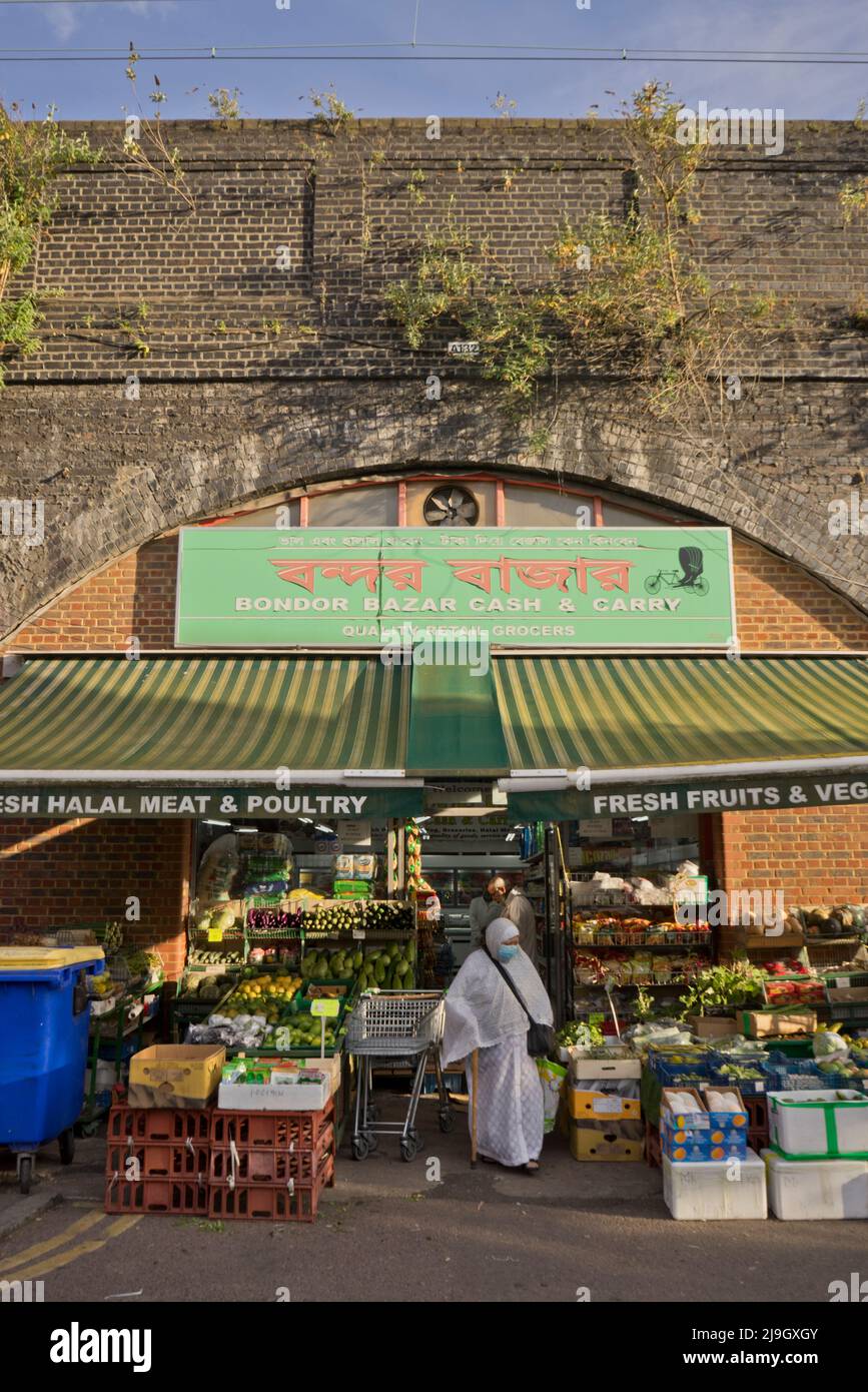 Local Muslim neighbours shopping at small Bangladeshi halal business ...