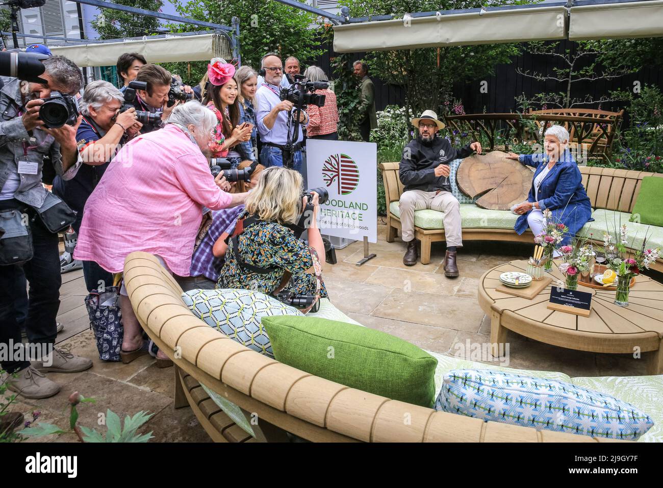 Chelsea, London, UK. 23rd May, 2022. Dame Judy Dench, actress, looks at ...