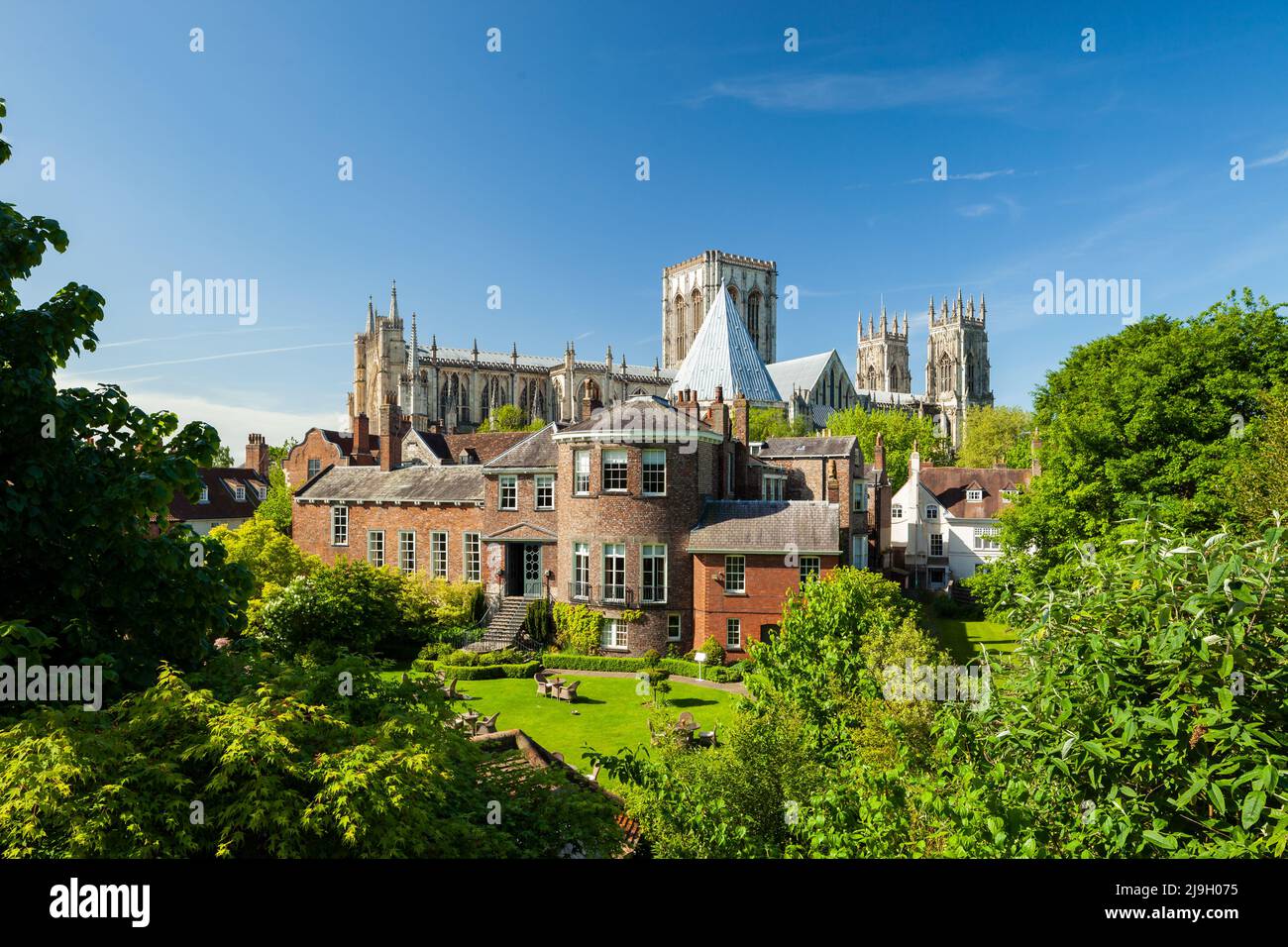 York england sunny day hi-res stock photography and images - Alamy