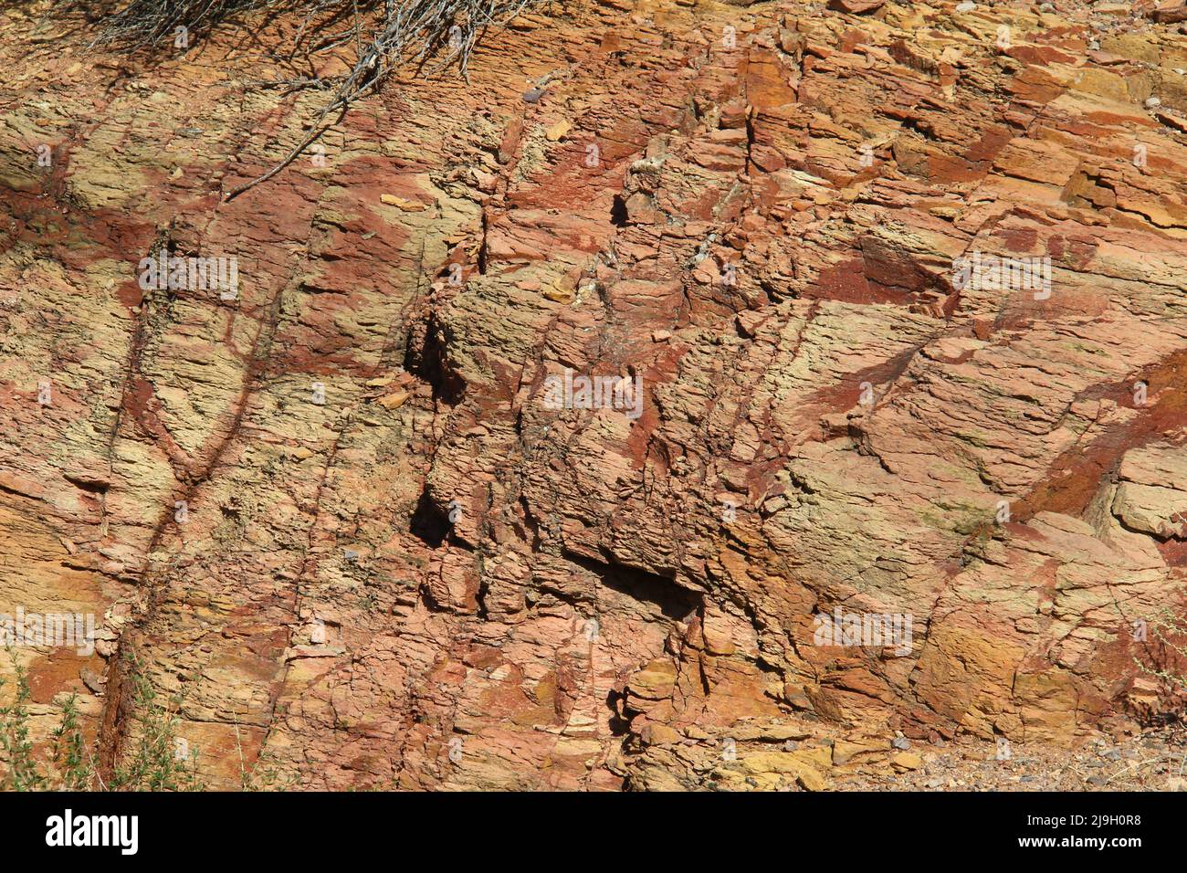 Red layered rock formations hi-res stock photography and images - Alamy