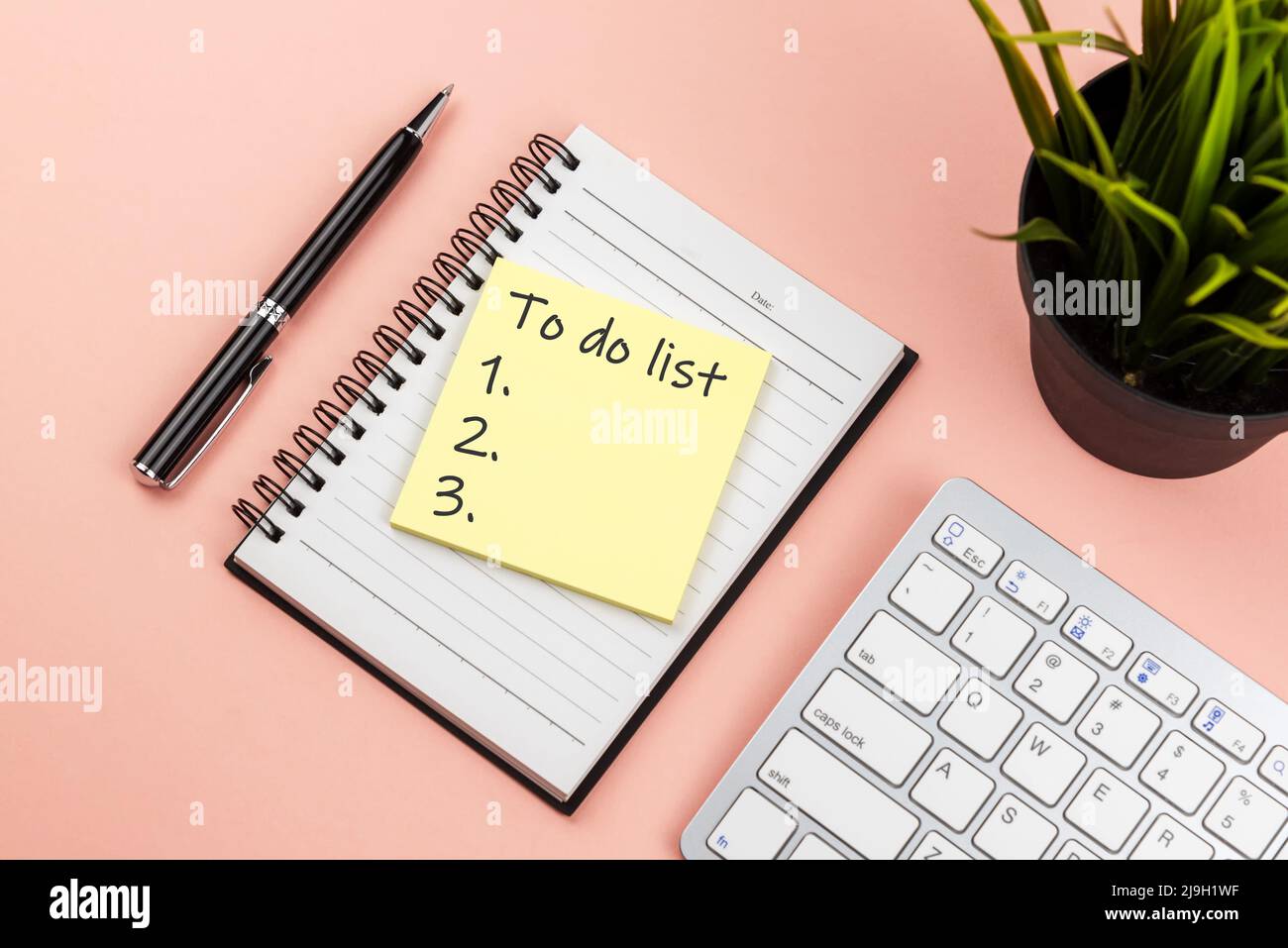 To do list text on adhesive yellow note Stock Photo - Alamy
