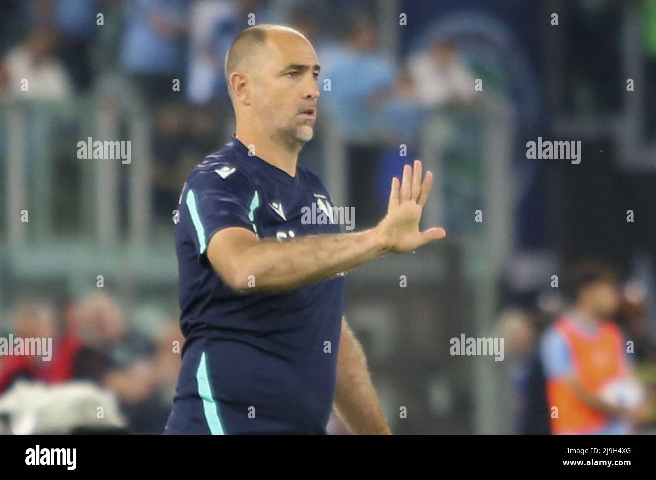 Igor Tudor Head Coach of Hellas Verona FC gestures during SS Lazio vs ...