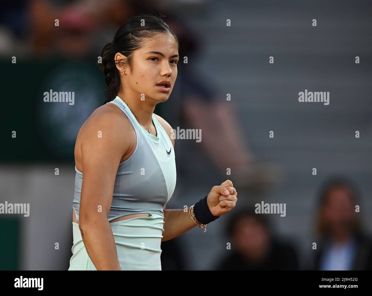 Emma raducanu first round hi-res stock photography and images - Alamy