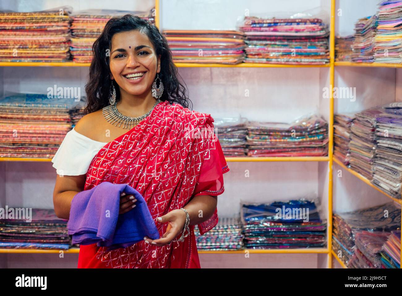 Indian women supermarket shopping hi-res stock photography and images ...