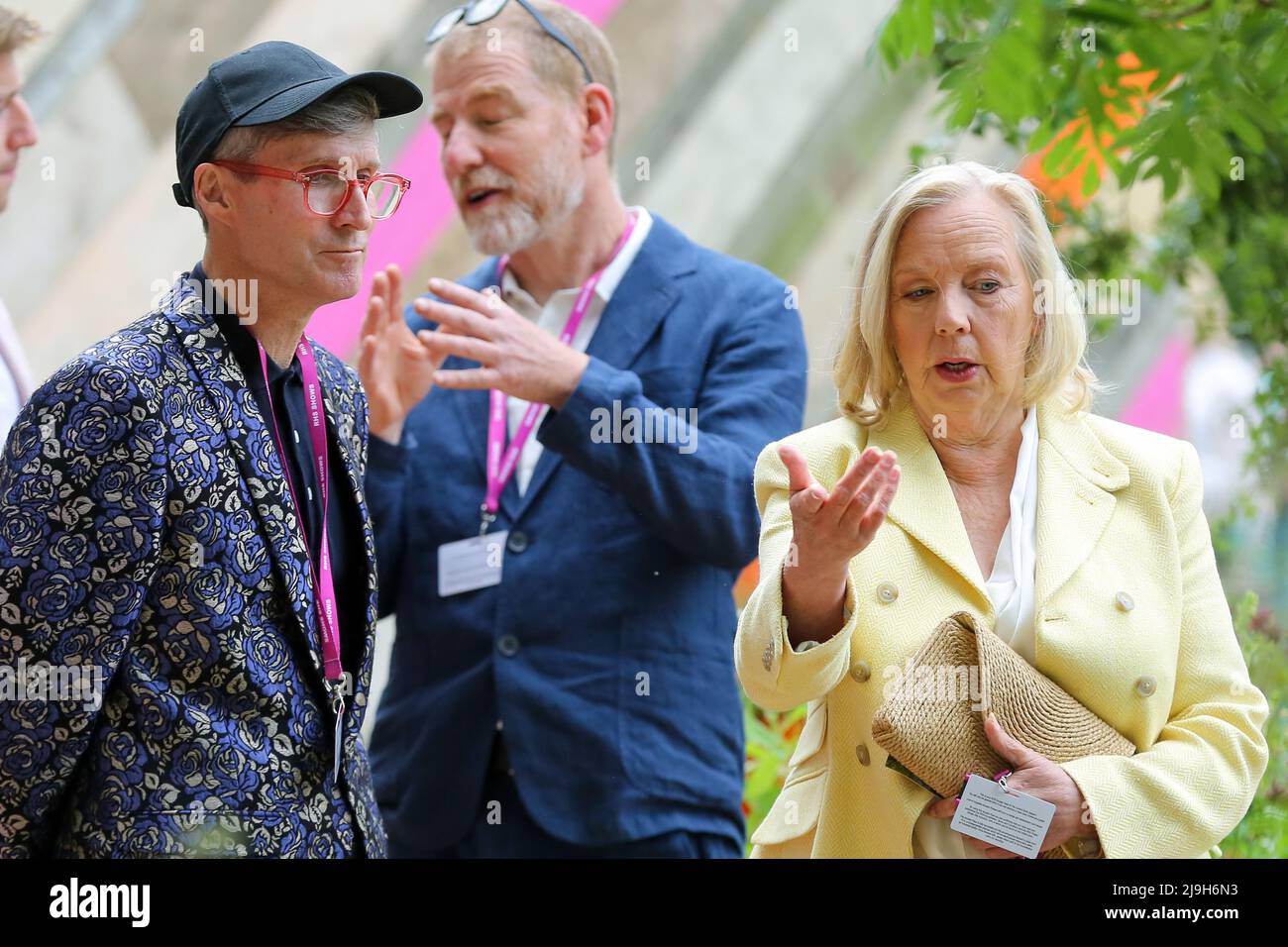 London, UK. 23rd May, 2022. Deborah Meaden (R) speaking with garden ...