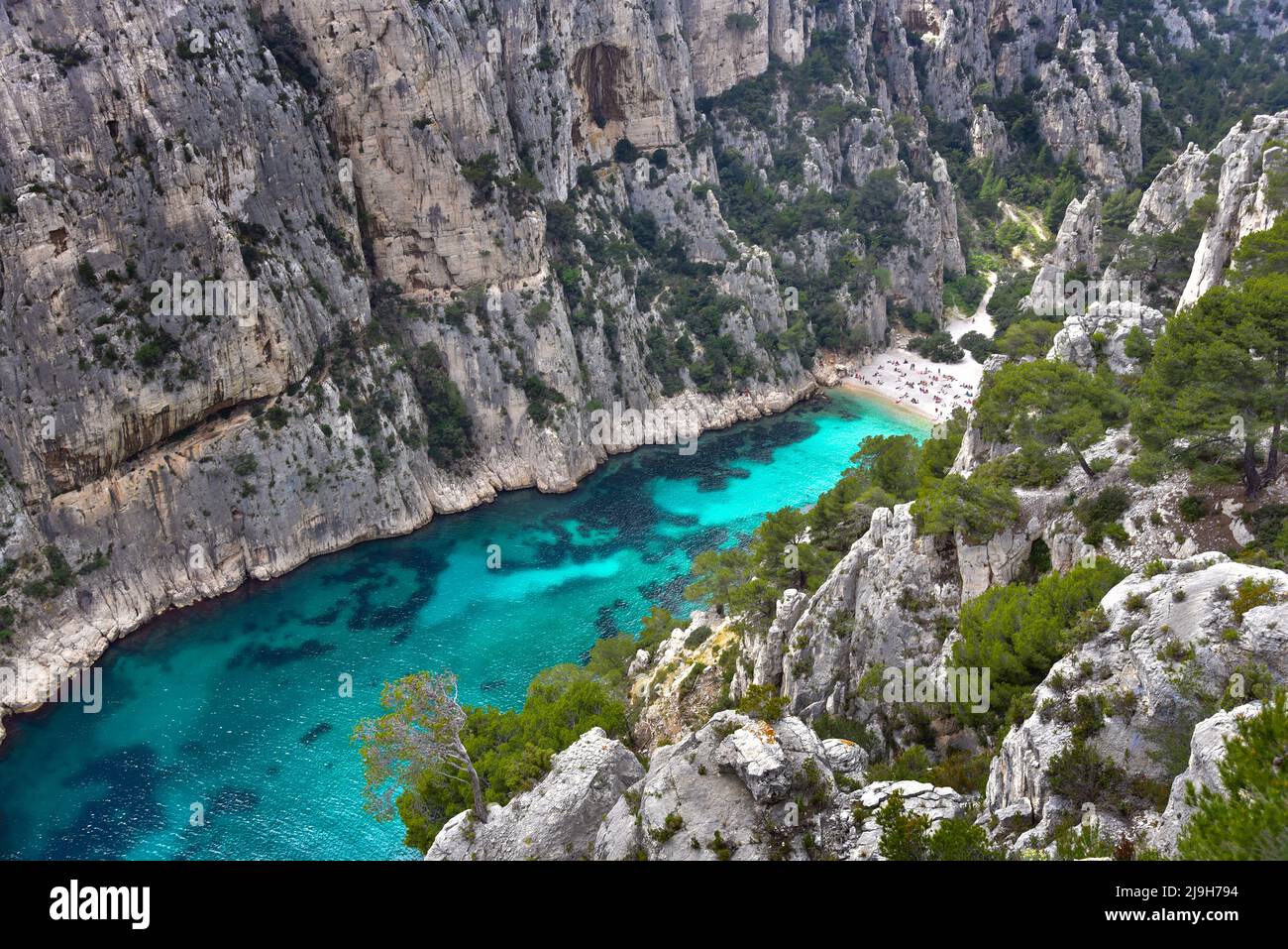 Bathing beach in the Calanque d'En-Vau near Cassis on the Côte d'Azur ...