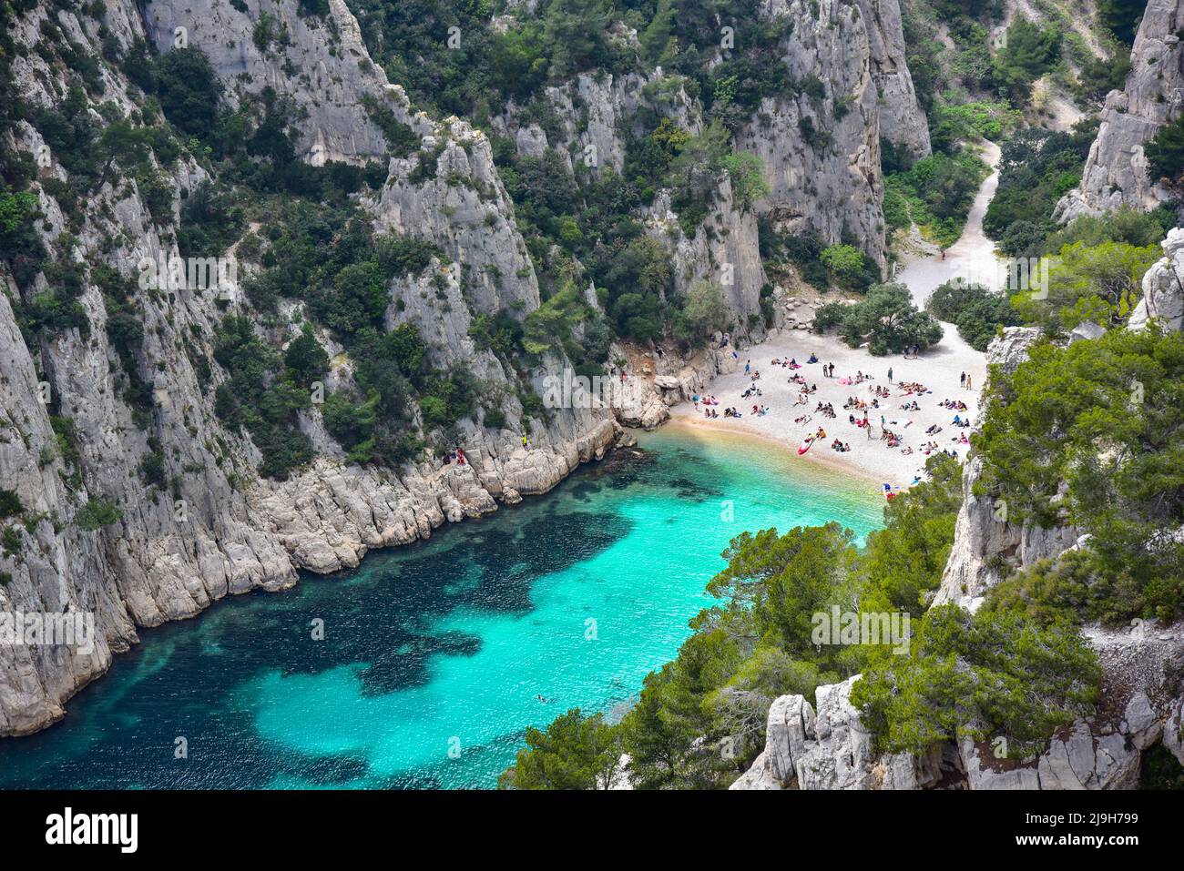 Bathing beach in the Calanque d'En-Vau near Cassis on the Côte d'Azur ...