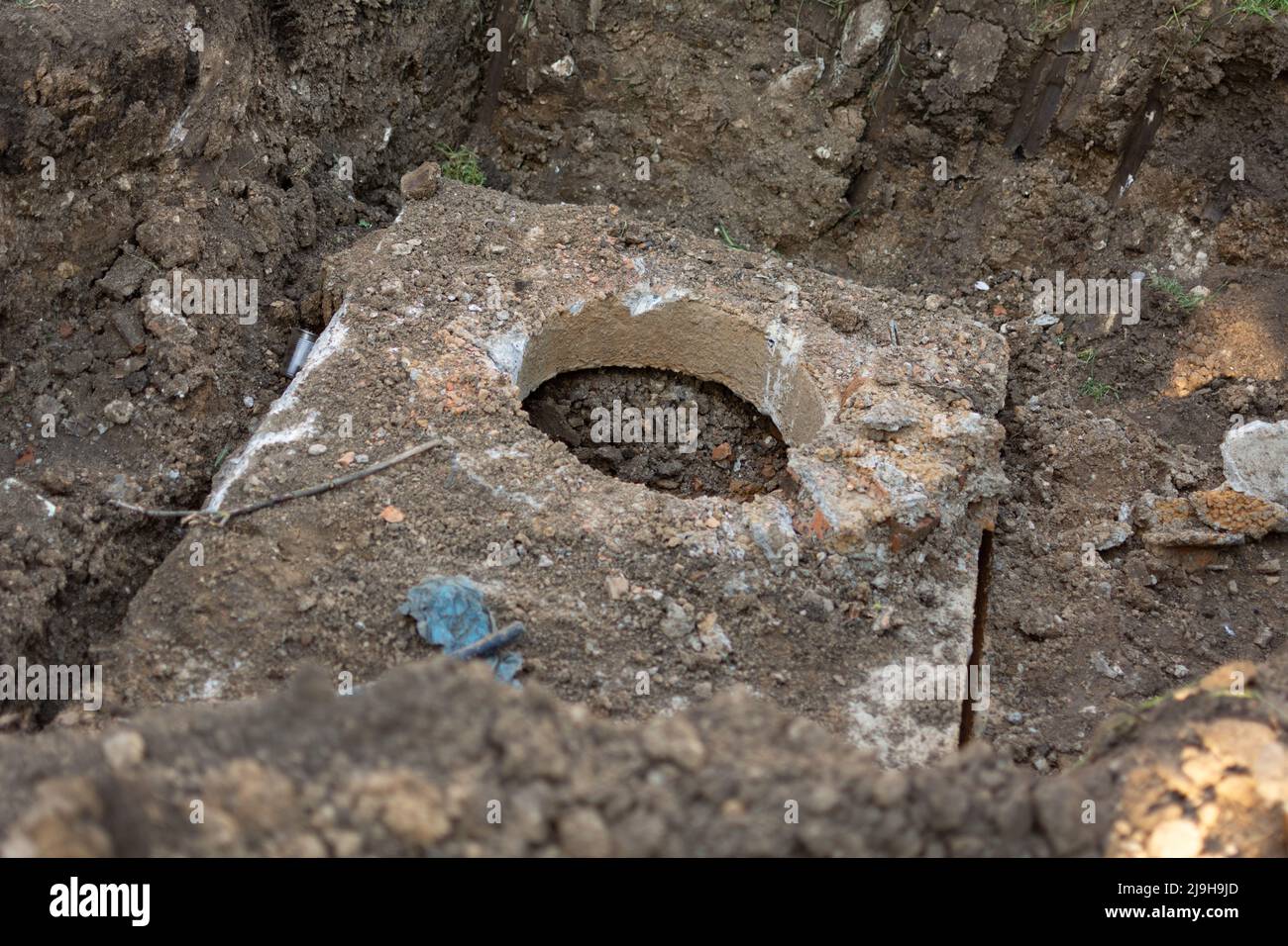 Sewer plate. Sewer repair. Sewer pipe burst Stock Photo - Alamy