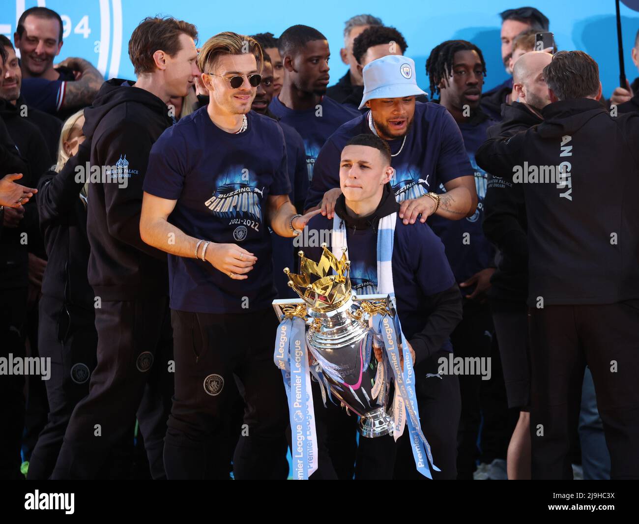 Phil foden premier league trophy hi-res stock photography and images ...