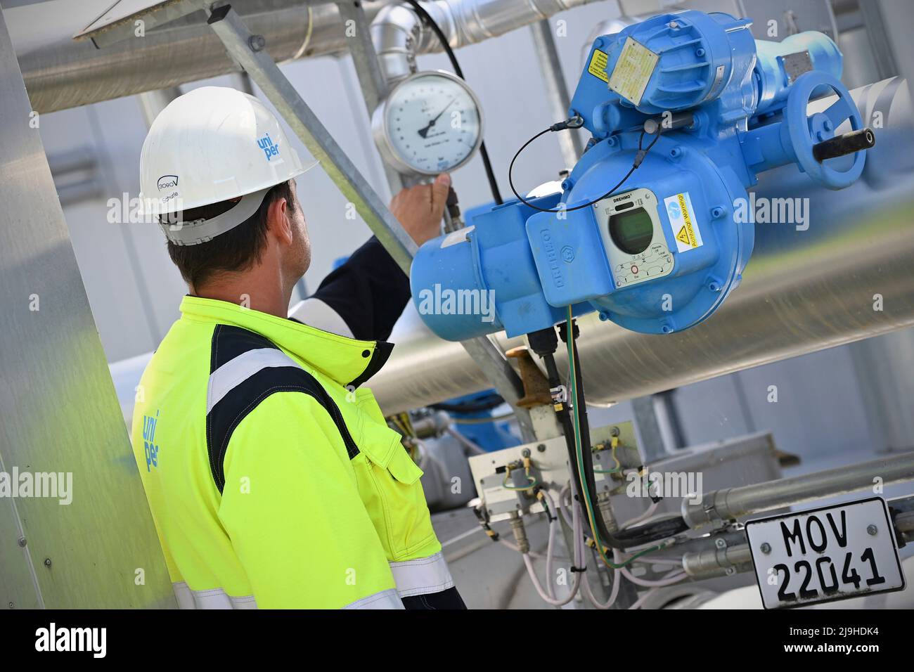 Underriding, Deutschland. 23rd May, 2022. Workers at work at the ...