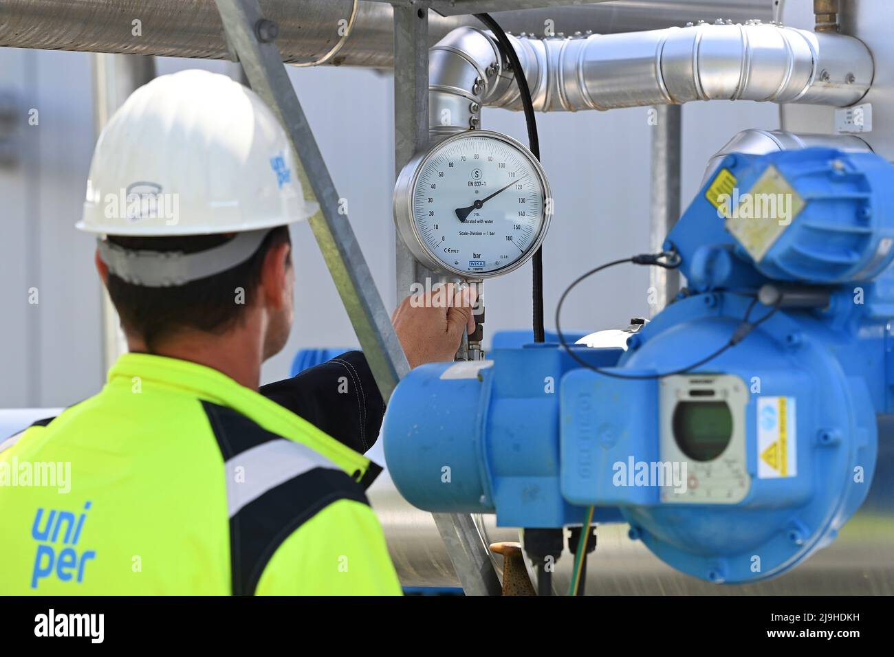 Underriding, Deutschland. 23rd May, 2022. Workers at work at the ...