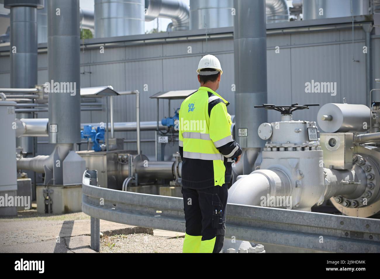 Underriding, Deutschland. 23rd May, 2022. Workers at work at the ...