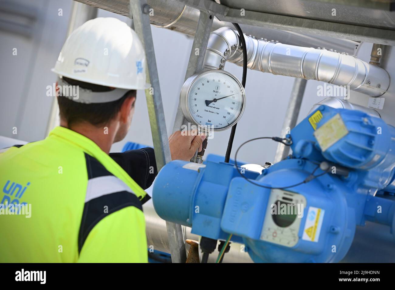 Underriding, Deutschland. 23rd May, 2022. Workers at work at the ...