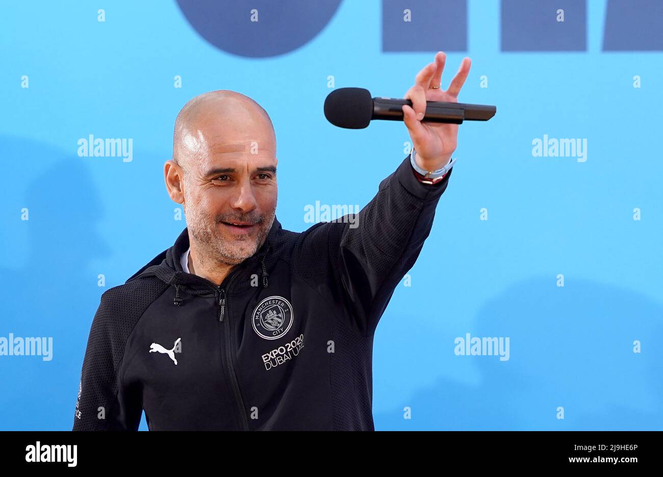 Pep guardiola premier league trophy hi-res stock photography and images ...
