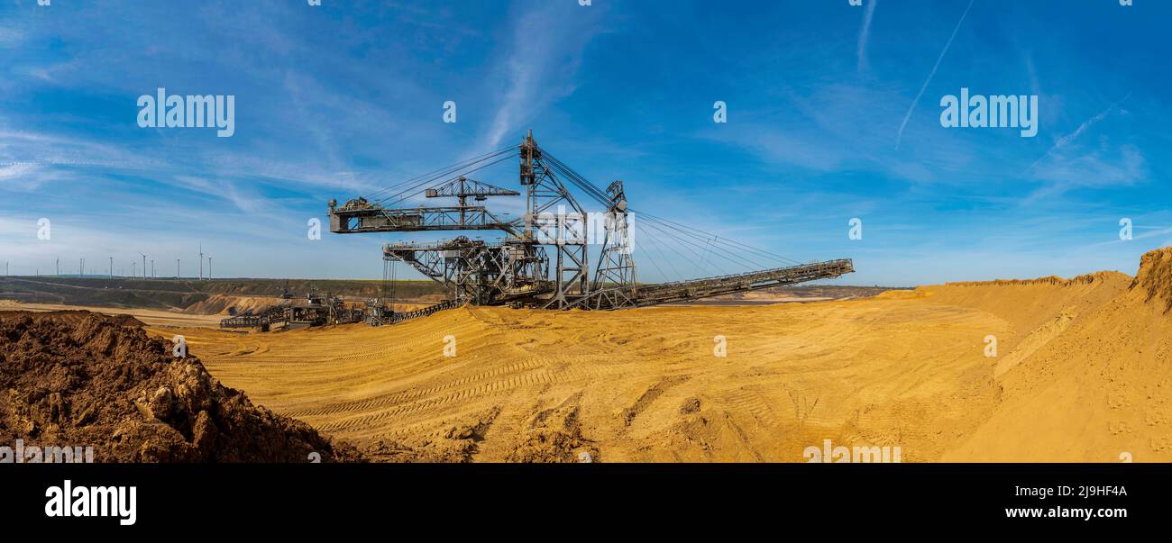 Spreader machinery at famous Garzweiler surface mine Stock Photo - Alamy