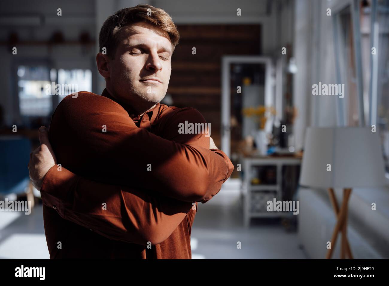Man hugging himself hi-res stock photography and images - Alamy