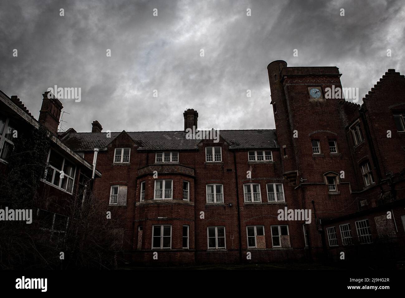 Documentary of Fairmile Asylum, Wallingford 2011, before building work ...