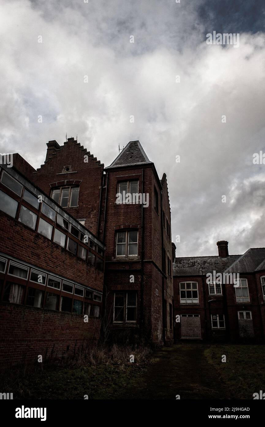 Documentary of Fairmile Asylum, Wallingford 2011, before building work ...