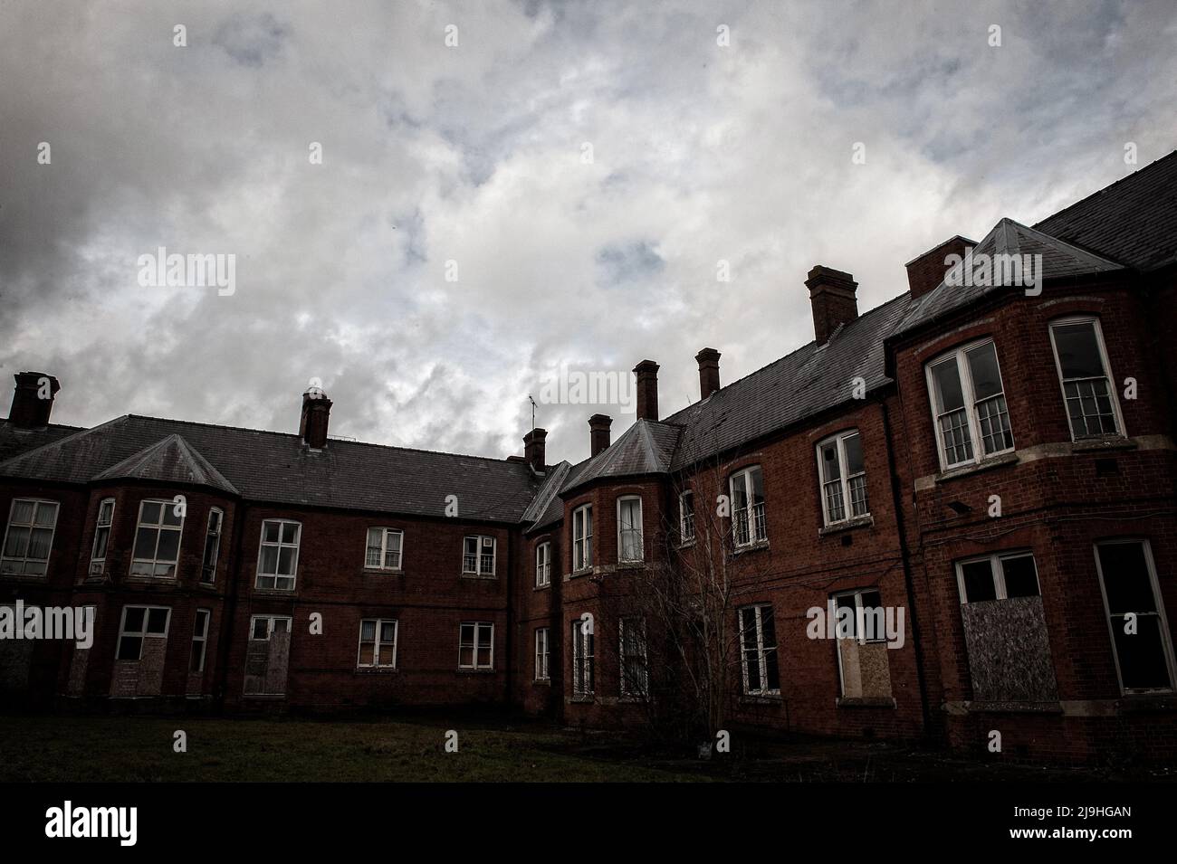 Documentary of Fairmile Asylum, Wallingford 2011, before building work ...