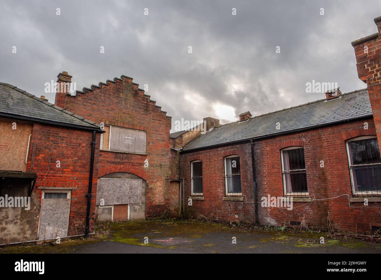 Documentary of Fairmile Asylum, Wallingford 2011, before building work ...
