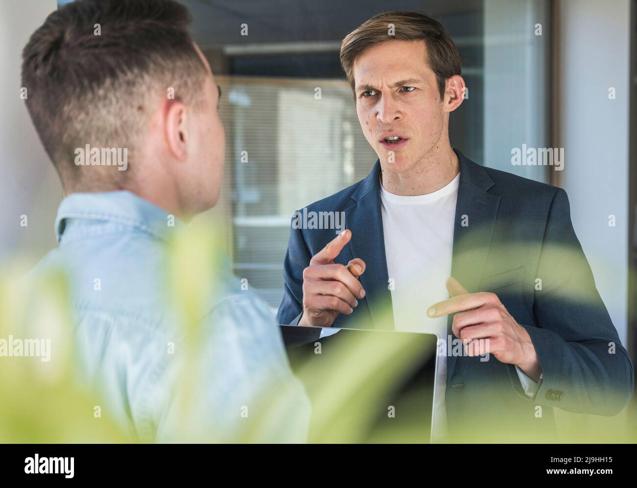 Angry arguing hi-res stock photography and images - Alamy