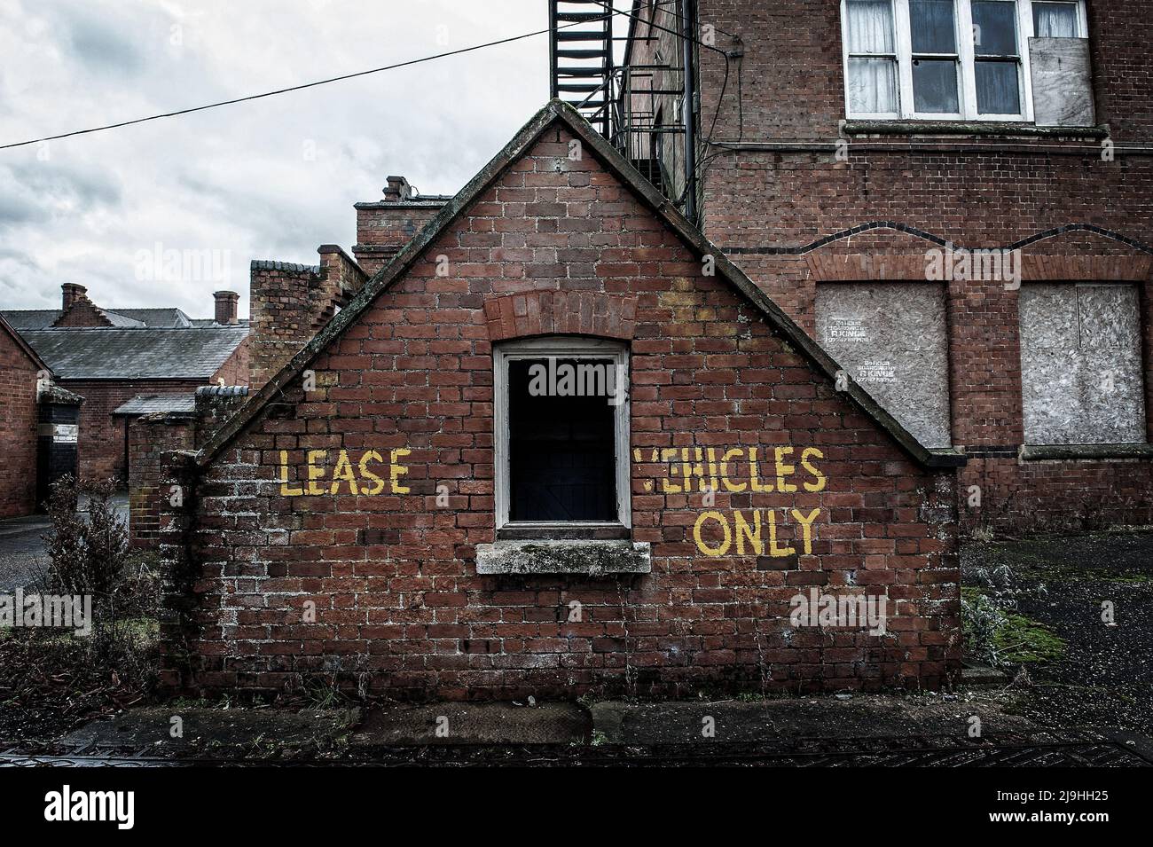 Documentary of Fairmile Asylum, Wallingford 2011, before building work ...