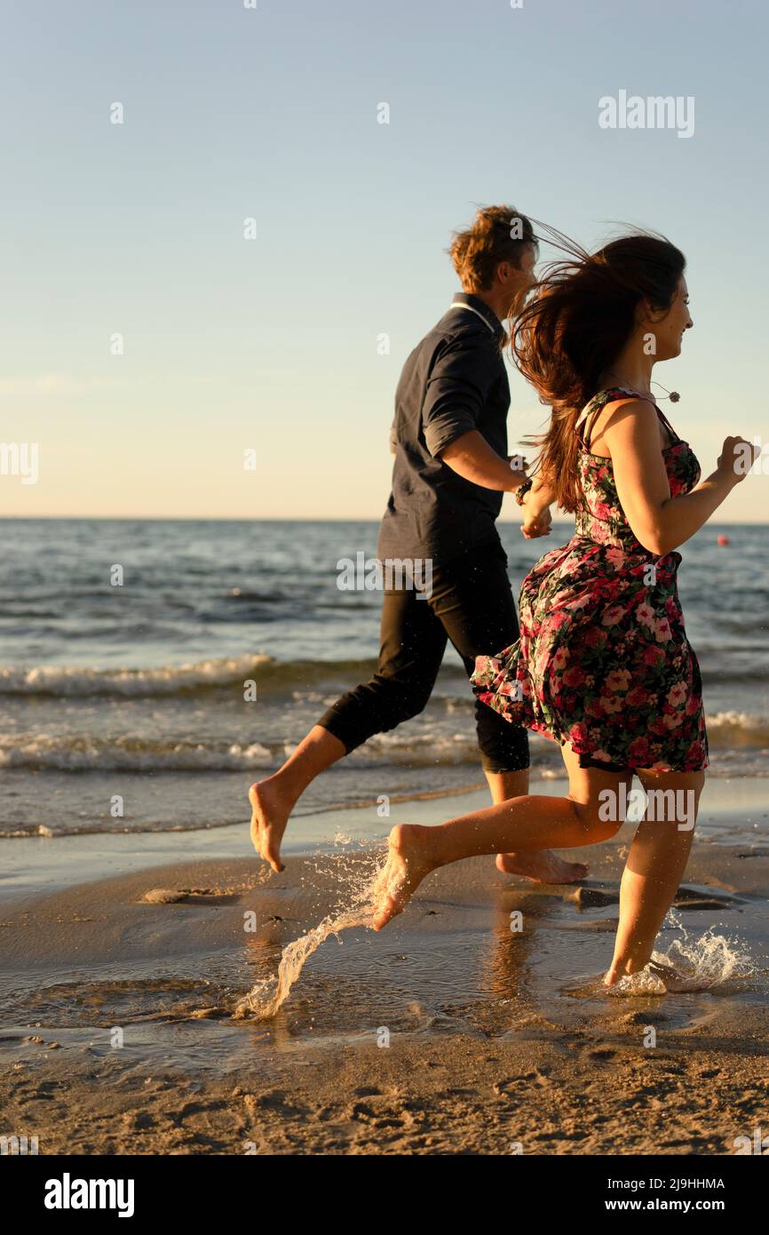 Couple young running not children hi-res stock photography and images ...