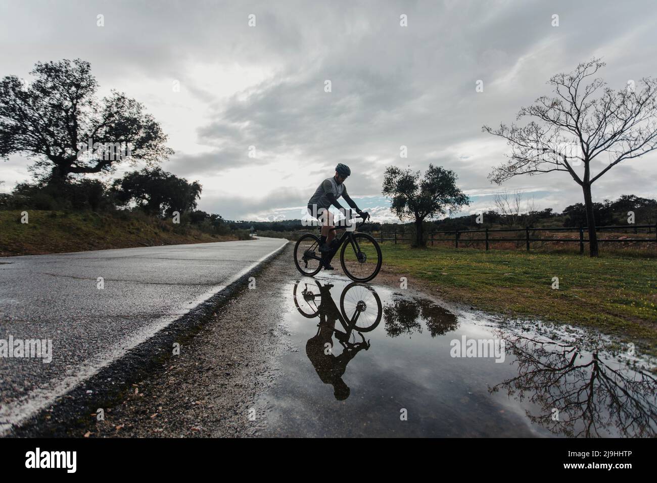 Sky cyclist hi-res stock photography and images - Alamy