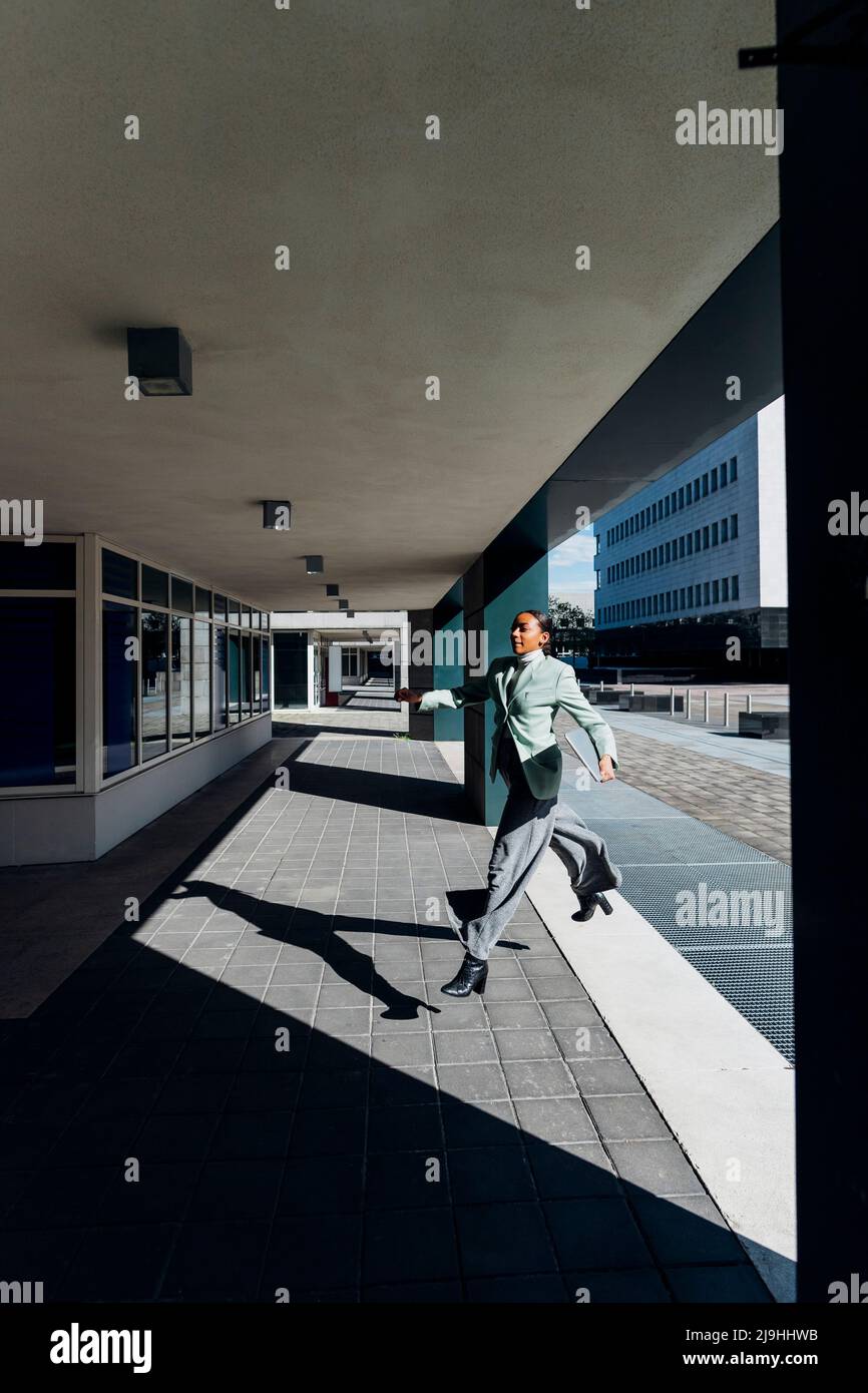 Late for work hi-res stock photography and images - Alamy