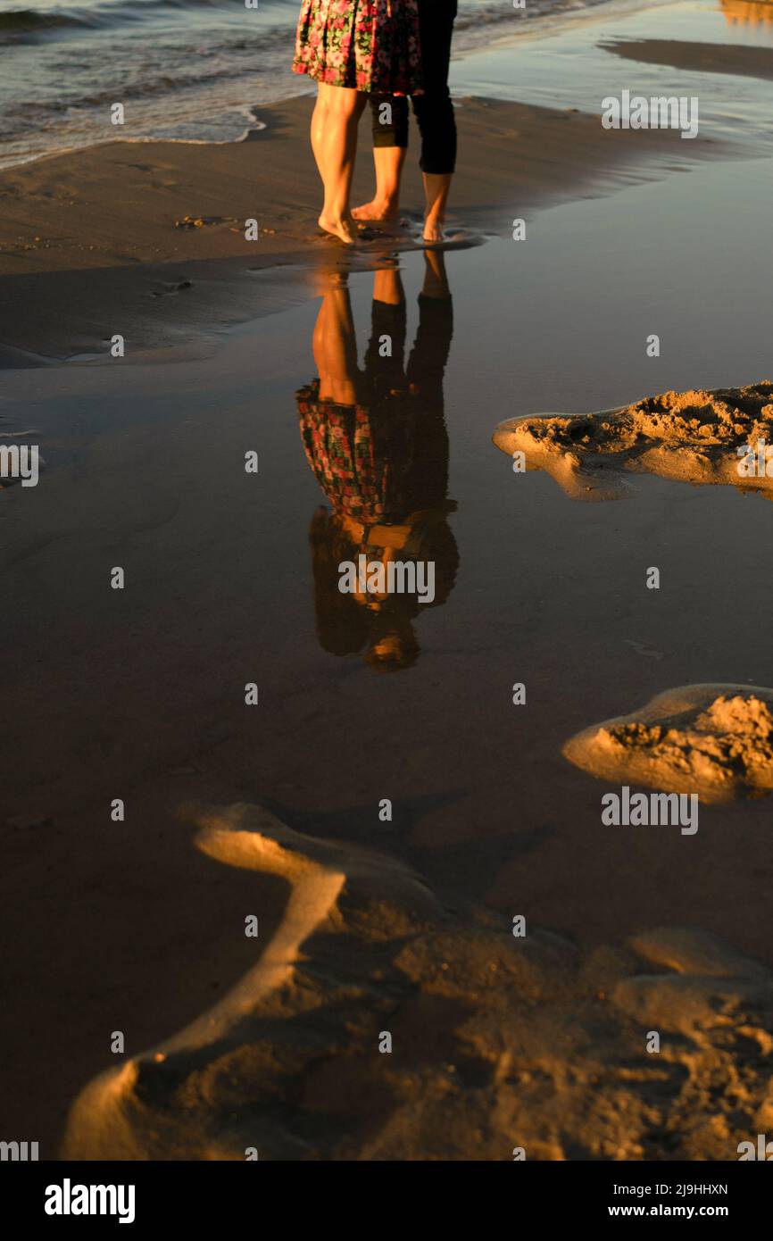 Couple reflection hi-res stock photography and images - Alamy