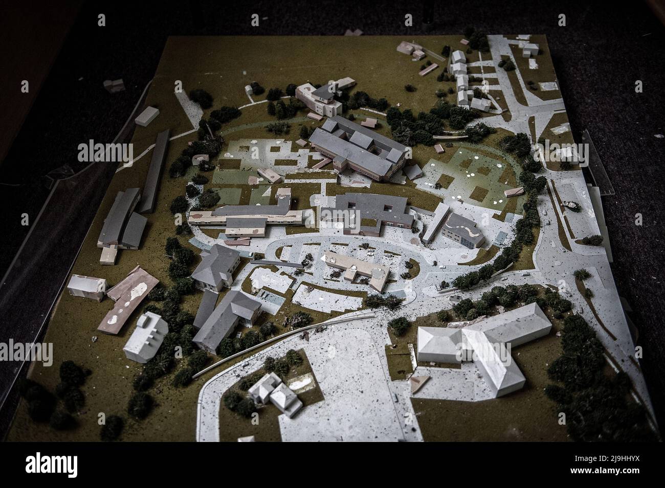 Documentary of Fairmile Asylum, Wallingford 2011, before building work ...