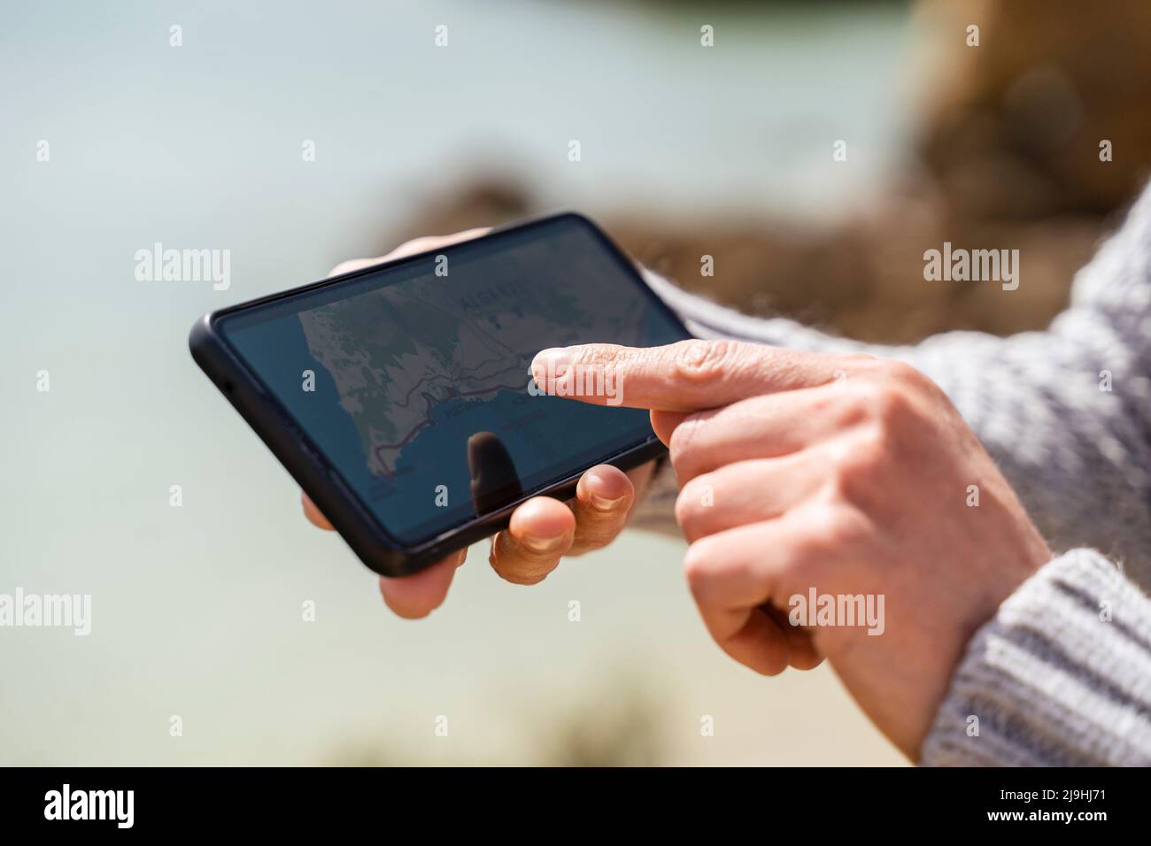 Hands and map hi-res stock photography and images - Alamy