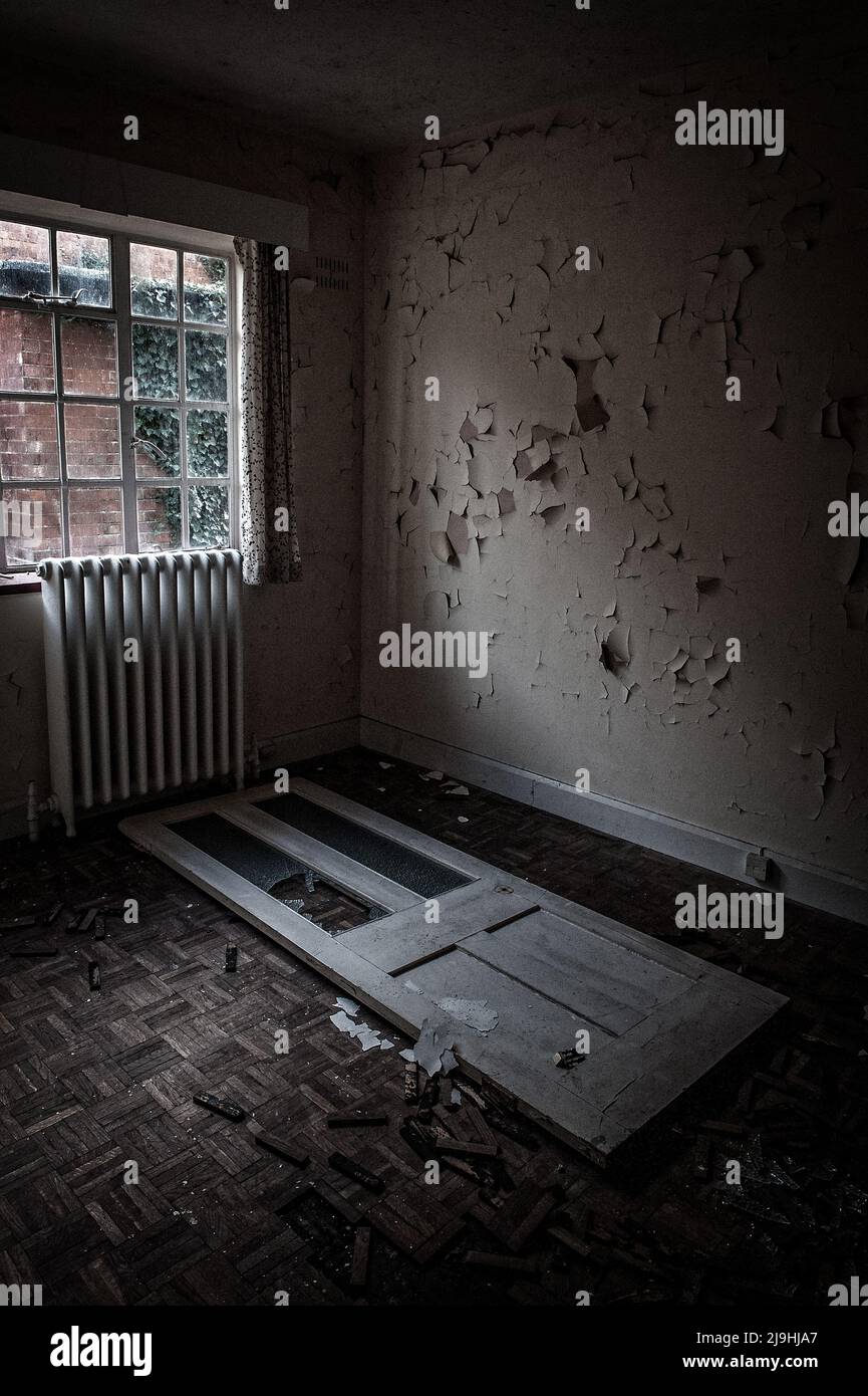 Documentary of Fairmile Asylum, Wallingford 2011, before building work ...