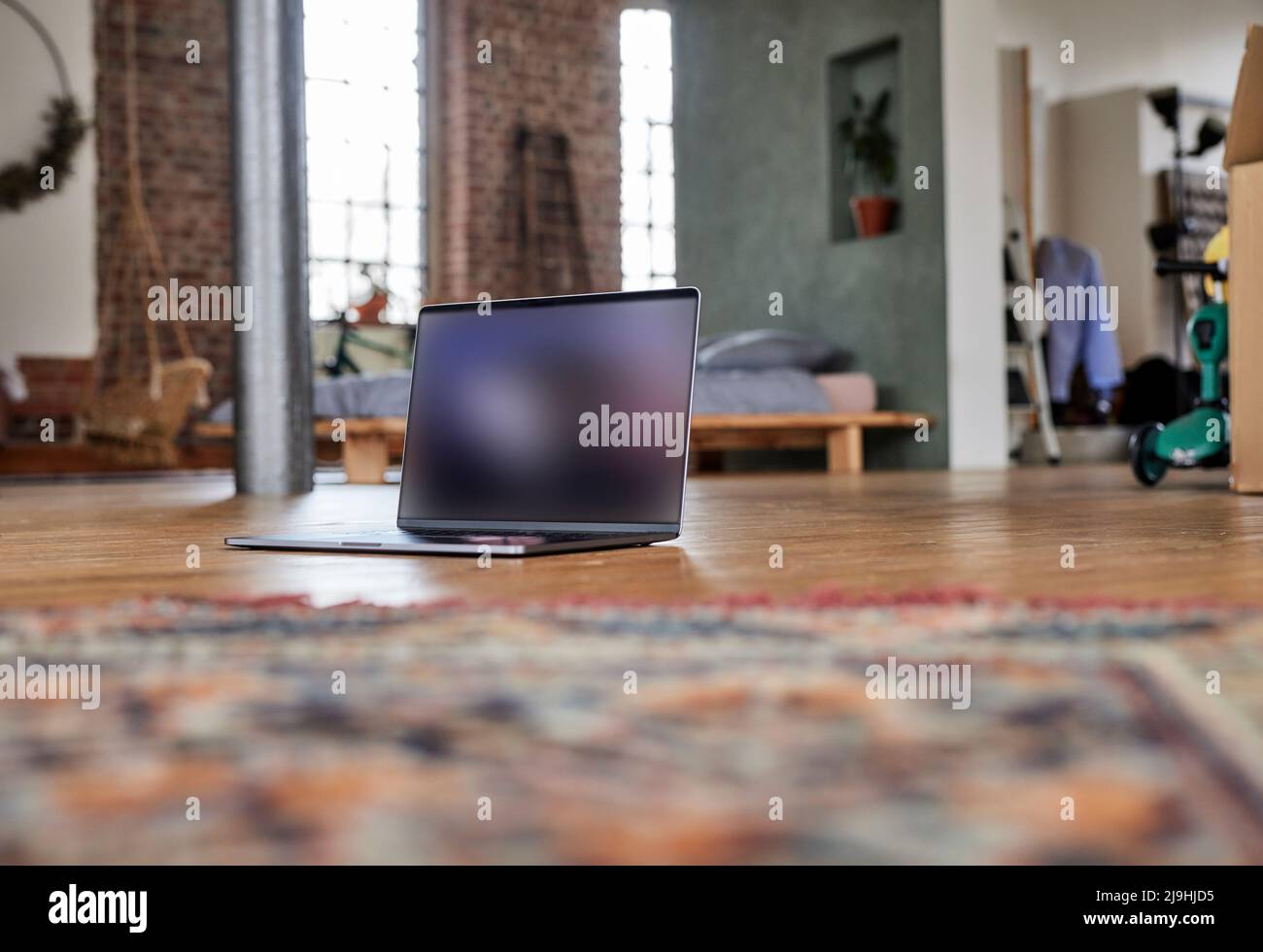 Laptop floor hi-res stock photography and images - Alamy