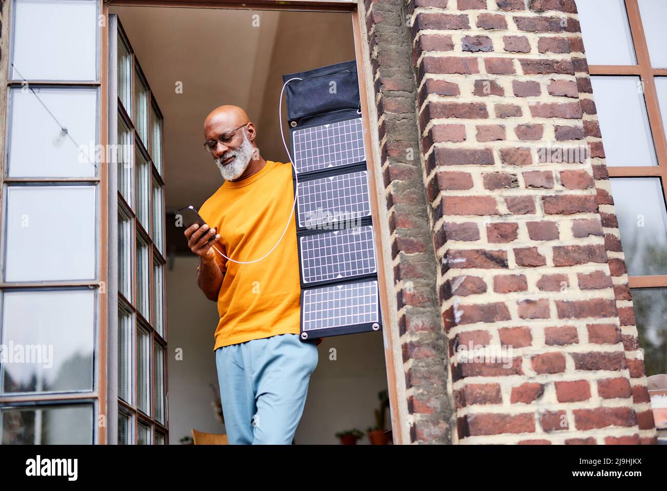 Solar panel and smart house hi-res stock photography and images - Alamy