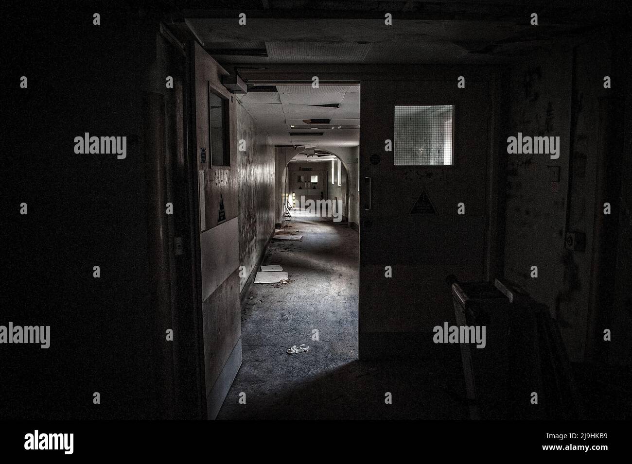 Documentary of Fairmile Asylum, Wallingford 2011, before building work ...