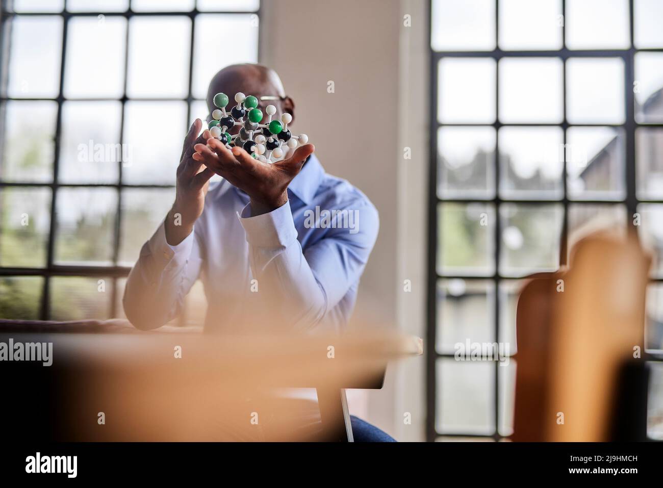 Molecule model desk hi-res stock photography and images - Alamy