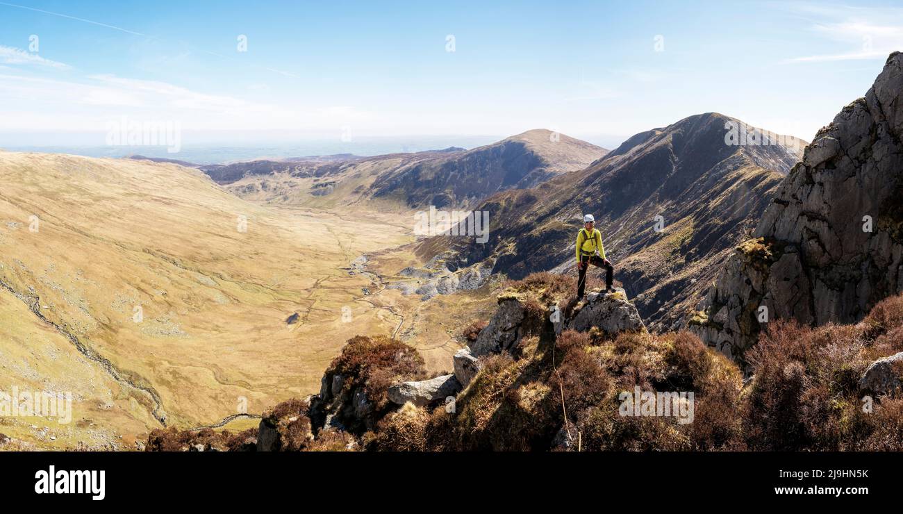 Female standing cliff top hi-res stock photography and images - Alamy