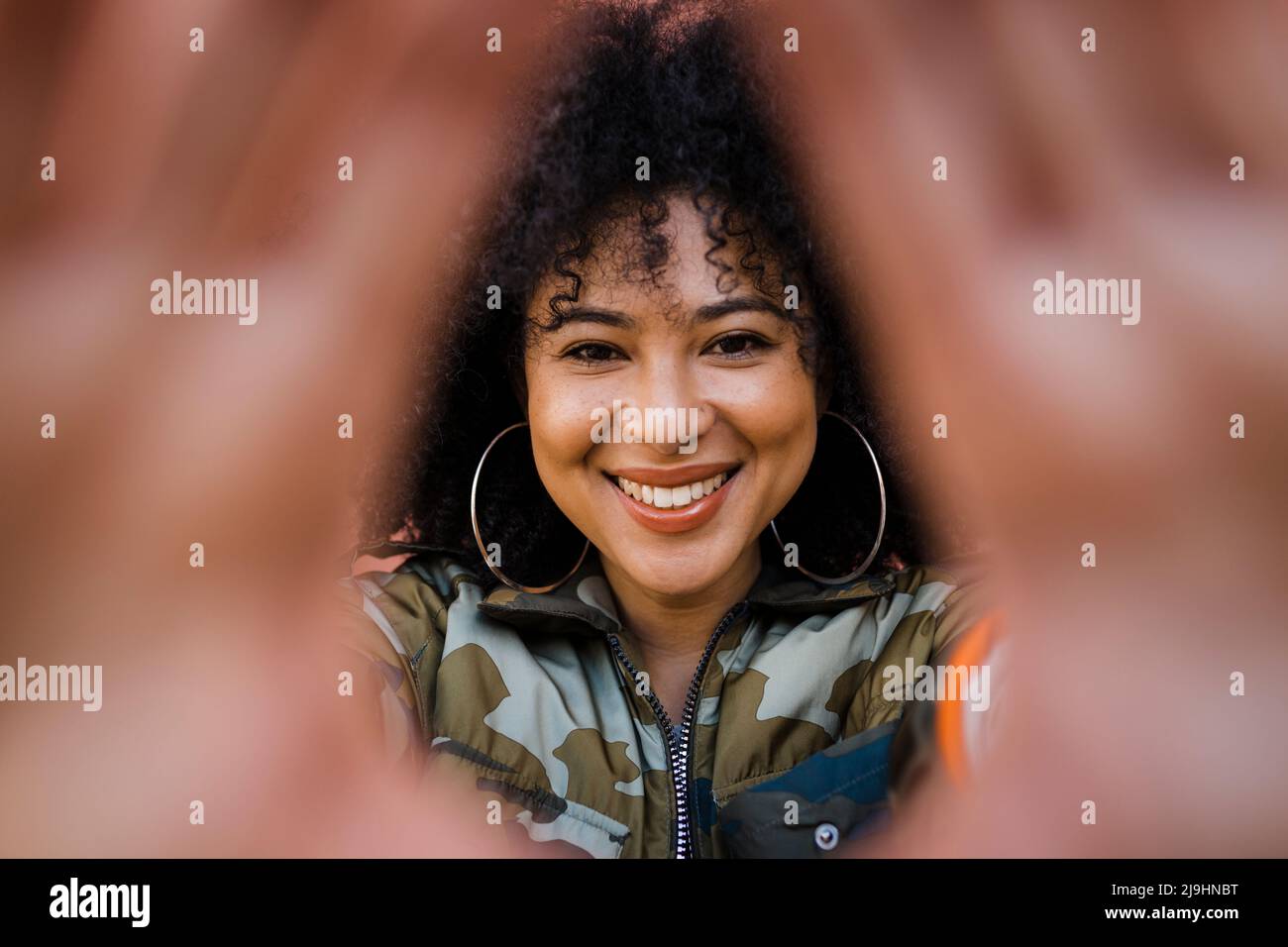 Frame hand woman hi-res stock photography and images - Alamy