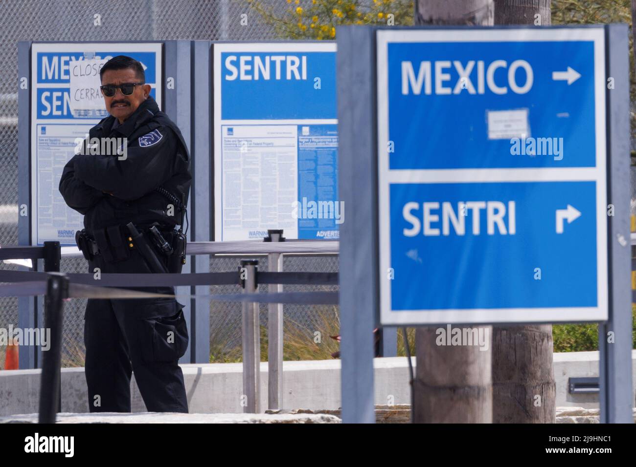 Closed border crossing hi-res stock photography and images - Alamy