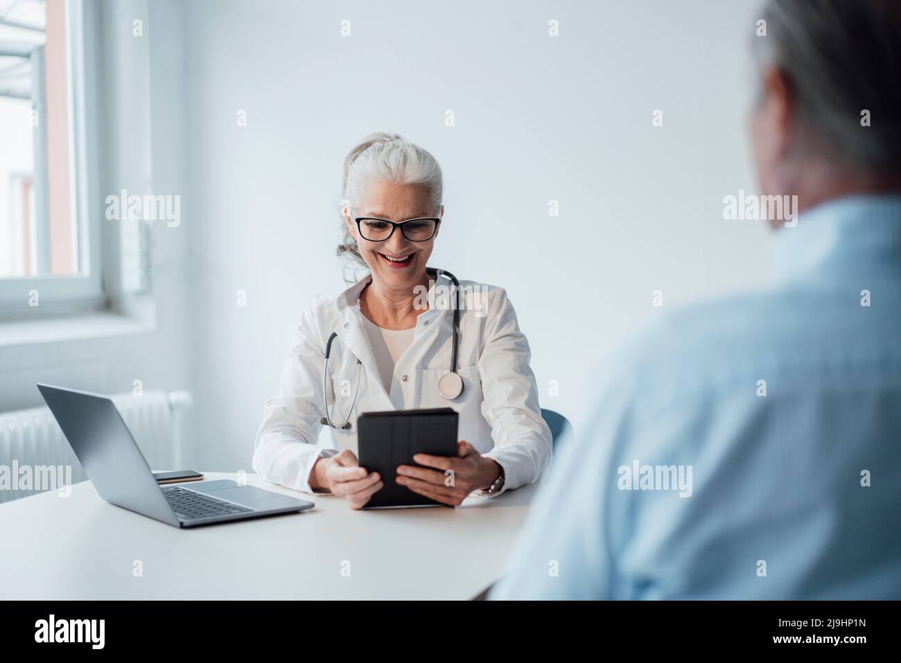 Happy online doctor hi-res stock photography and images - Alamy