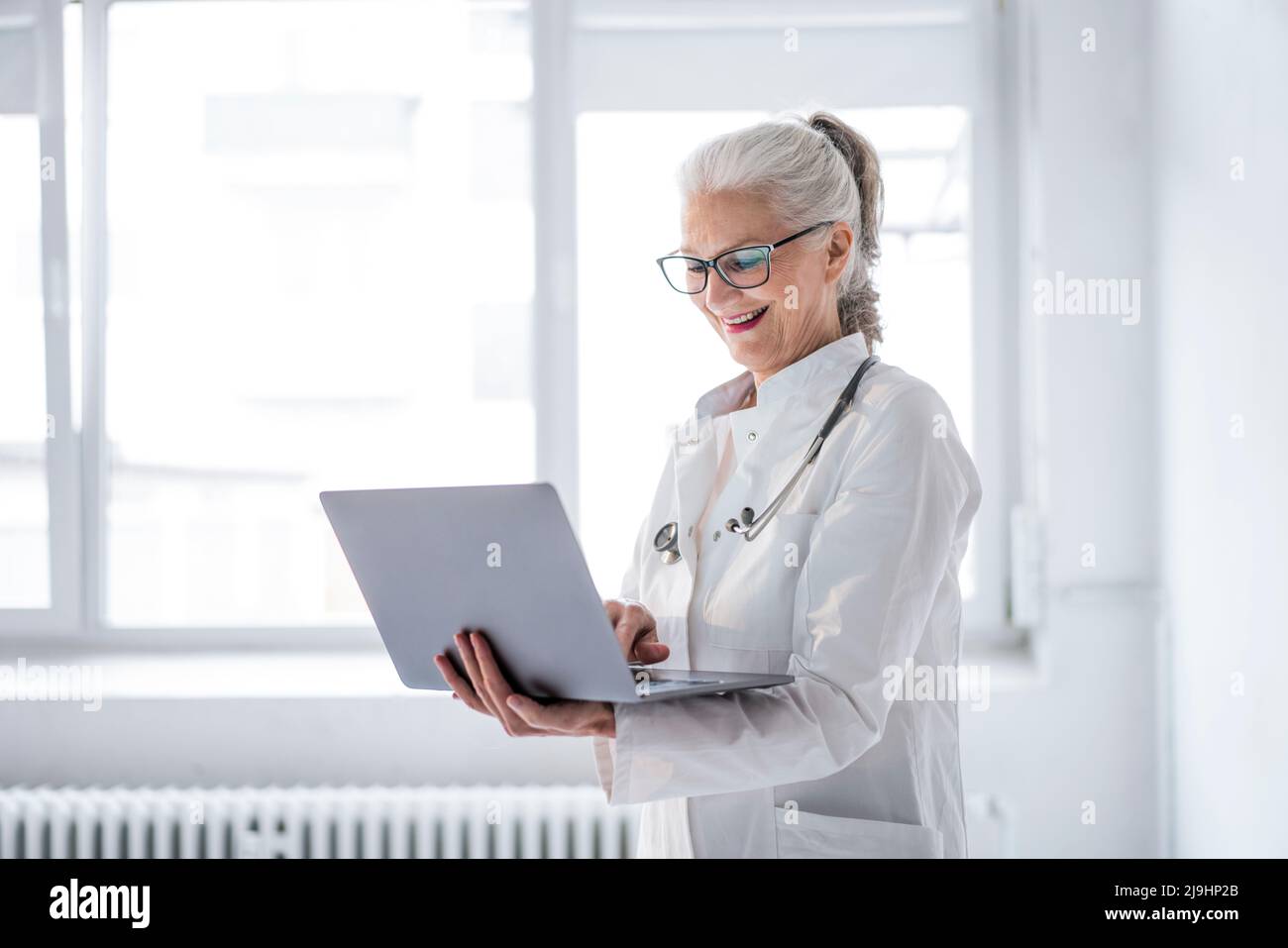 Happy online doctor hi-res stock photography and images - Alamy