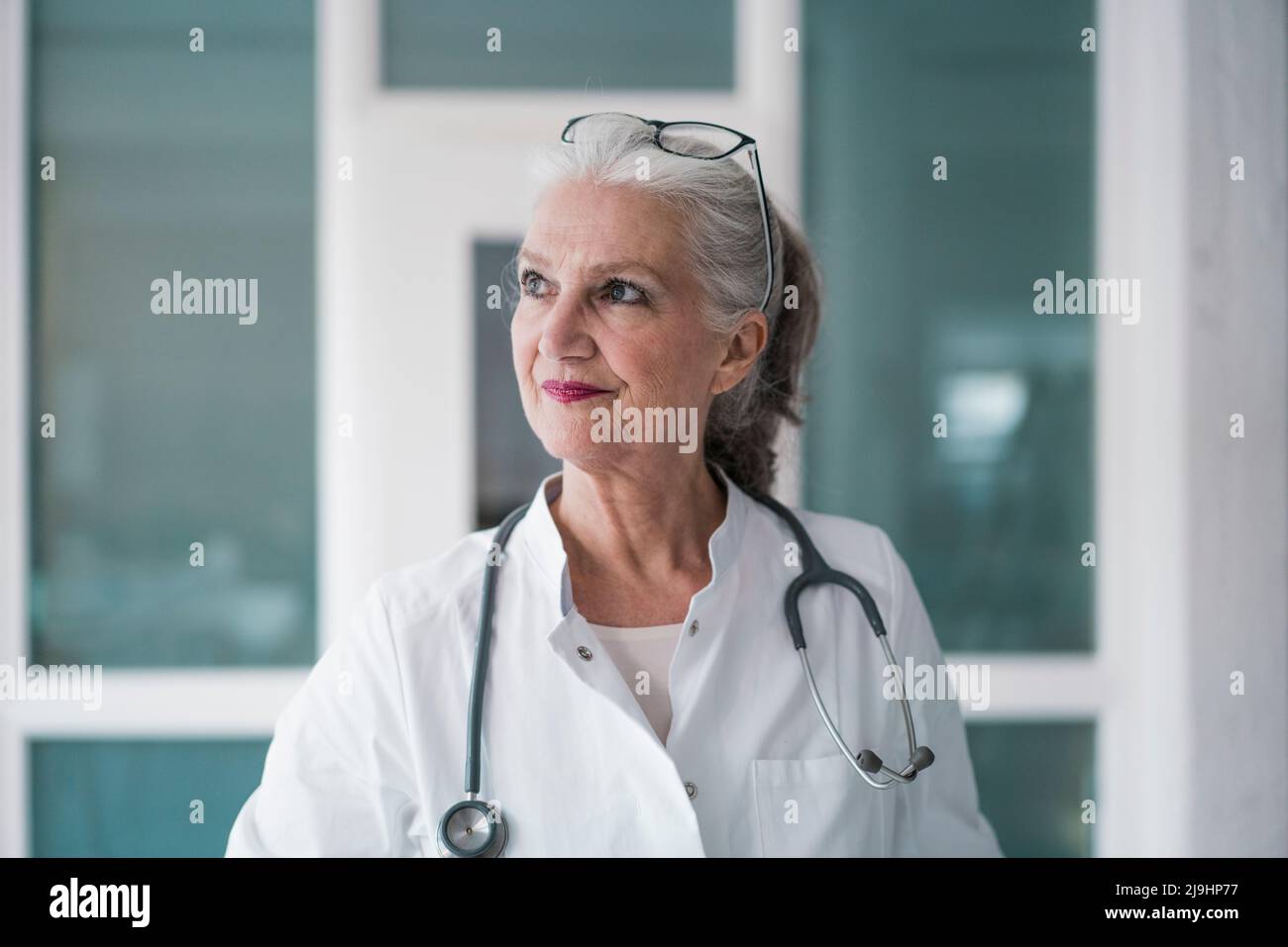 Senior stethoscope hi-res stock photography and images - Alamy