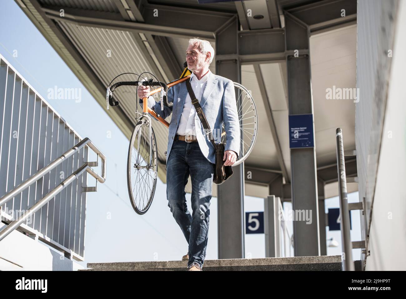 Shoulder transport hi-res stock photography and images - Alamy