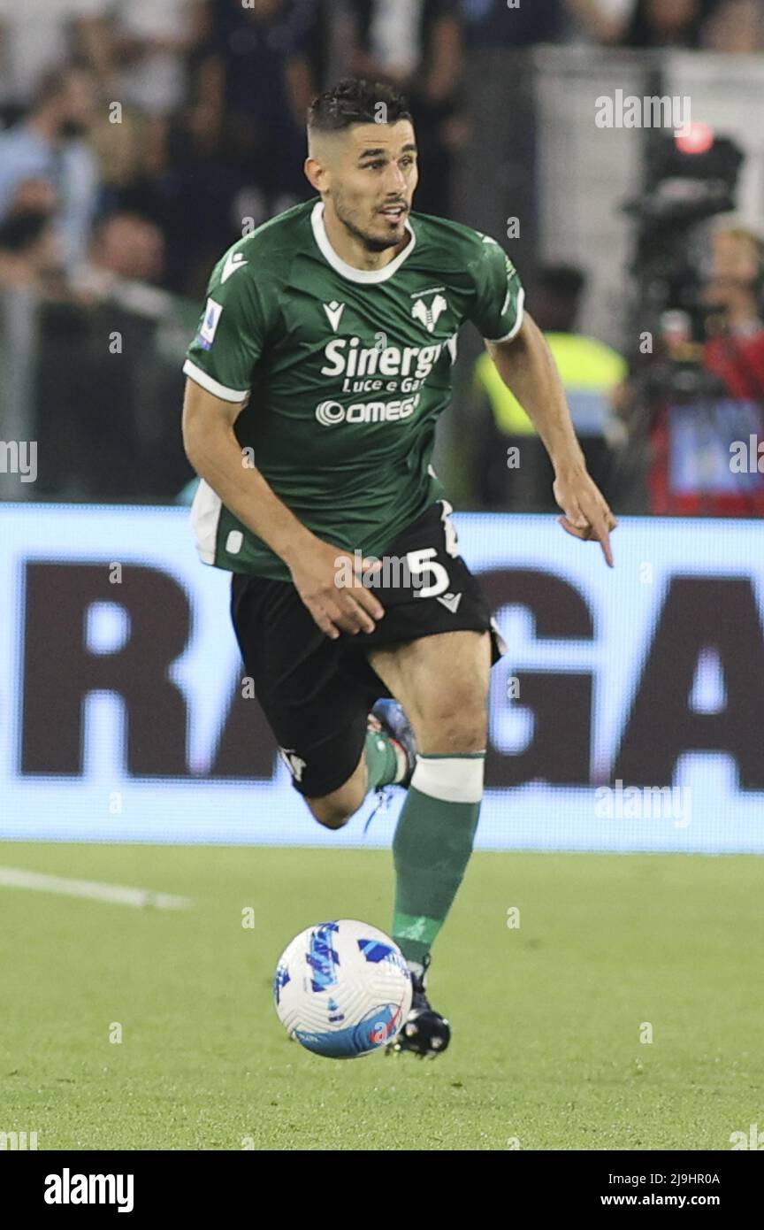 Marco Davide Faraoni of Hellas Verona FC play the ball during SS Lazio ...