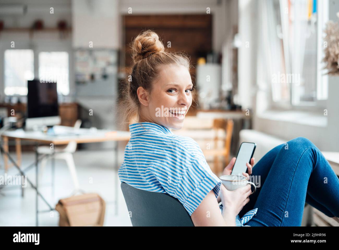 Shoulder sitting hi-res stock photography and images - Alamy