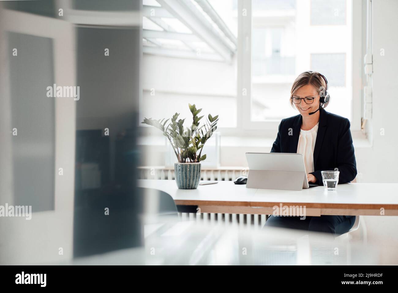 Happy operator on computer hi-res stock photography and images - Alamy